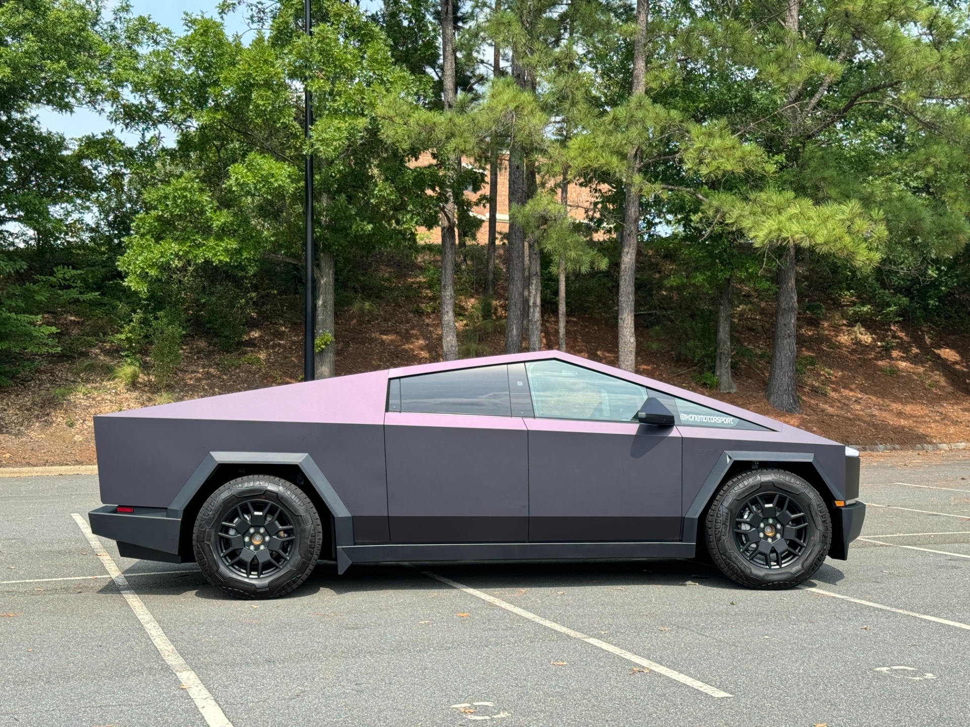 5 Best Tesla Features - Tech News Hub